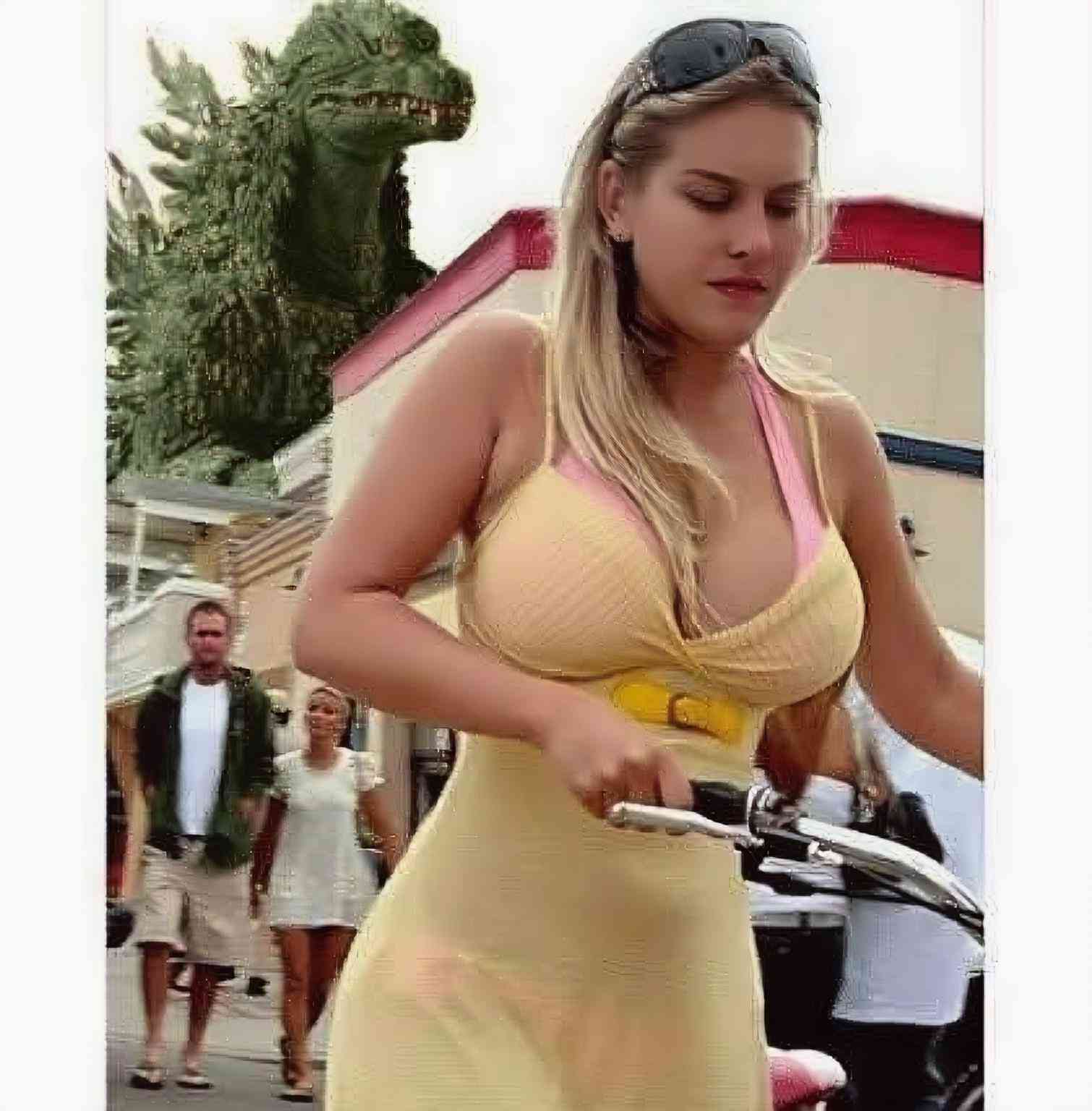 Now tell me, what is the color of the Godzilla? Don't look back at the picture 😏 - MirrorLog.com